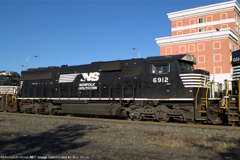 NS SD60E 6912 trails on 10A